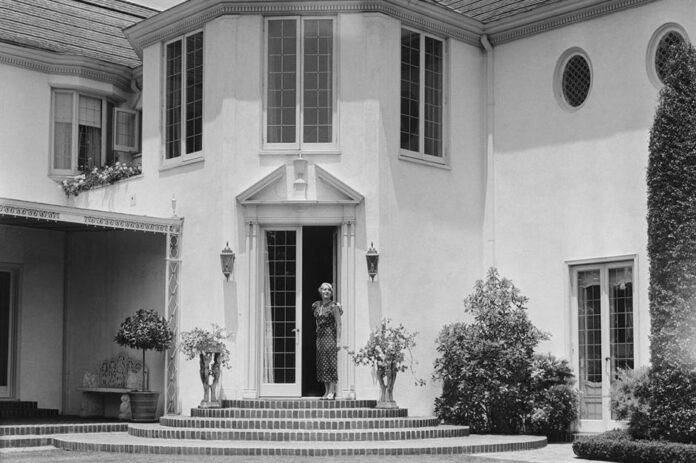 A LEGENDARY HISTORY OF THE PICKFAIR MANSION IN BEVERLY HILLS - la ...